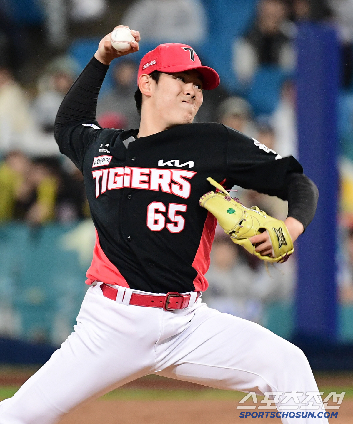 2군도 직관한 부모님, 아들 이제 KIA 'ERA 0.00' 투수입니다…"1군 야구장만 오실 수 있도록"