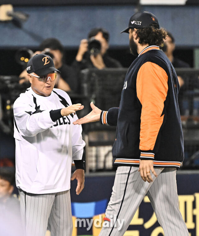 KBO 최고투수와 KIA 대투수의 만남은 처음이 아니었다…2019 프리미어12 기억하나요? 김경문도 있었다[MD광주]