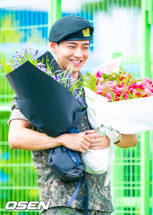 “완전체, 코앞!” RM·뷔·지민·정국, 전역과 함께 웃음 만개 [박준형의 ZZOOM]