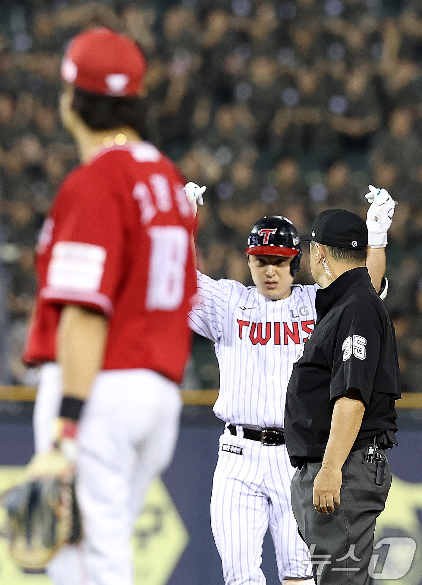 LG, SSG 8-6 제압하고 40승 고지…선두 자리도 수성