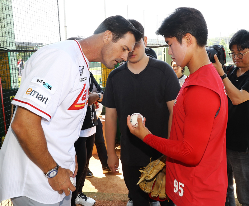 MLB 전설들도 시련은 있었다, 꿈꾸는 SSG 청년들에게 "간절함과 시련은 성공의 어머니" [IS 강화]