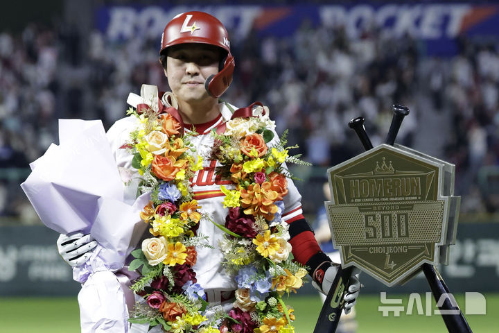 야구장을 온통 최정으로…SSG, 500홈런 기념 행사 진행