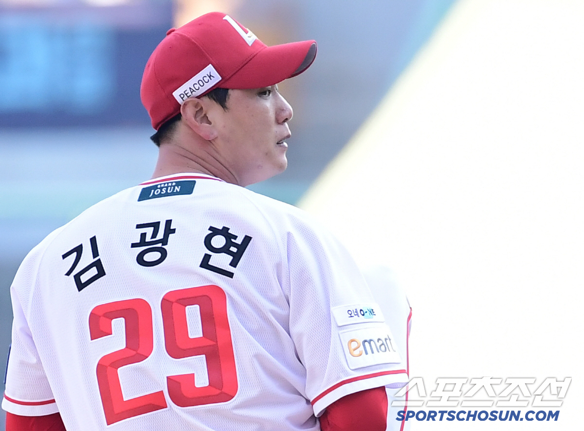 [공식발표]'리빙 레전드 대우 확실히 한다' SSG, 김광현과 2년 36억원 비FA 다년 계약