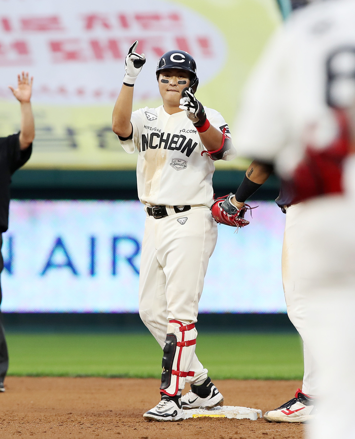 ‘앤더슨 ERA 1위 등극+에레디아 결승포’ SSG, 롯데에 1-0 ‘신승’…주말리시즈 ‘1승1패’ 마무리[SS문학in]