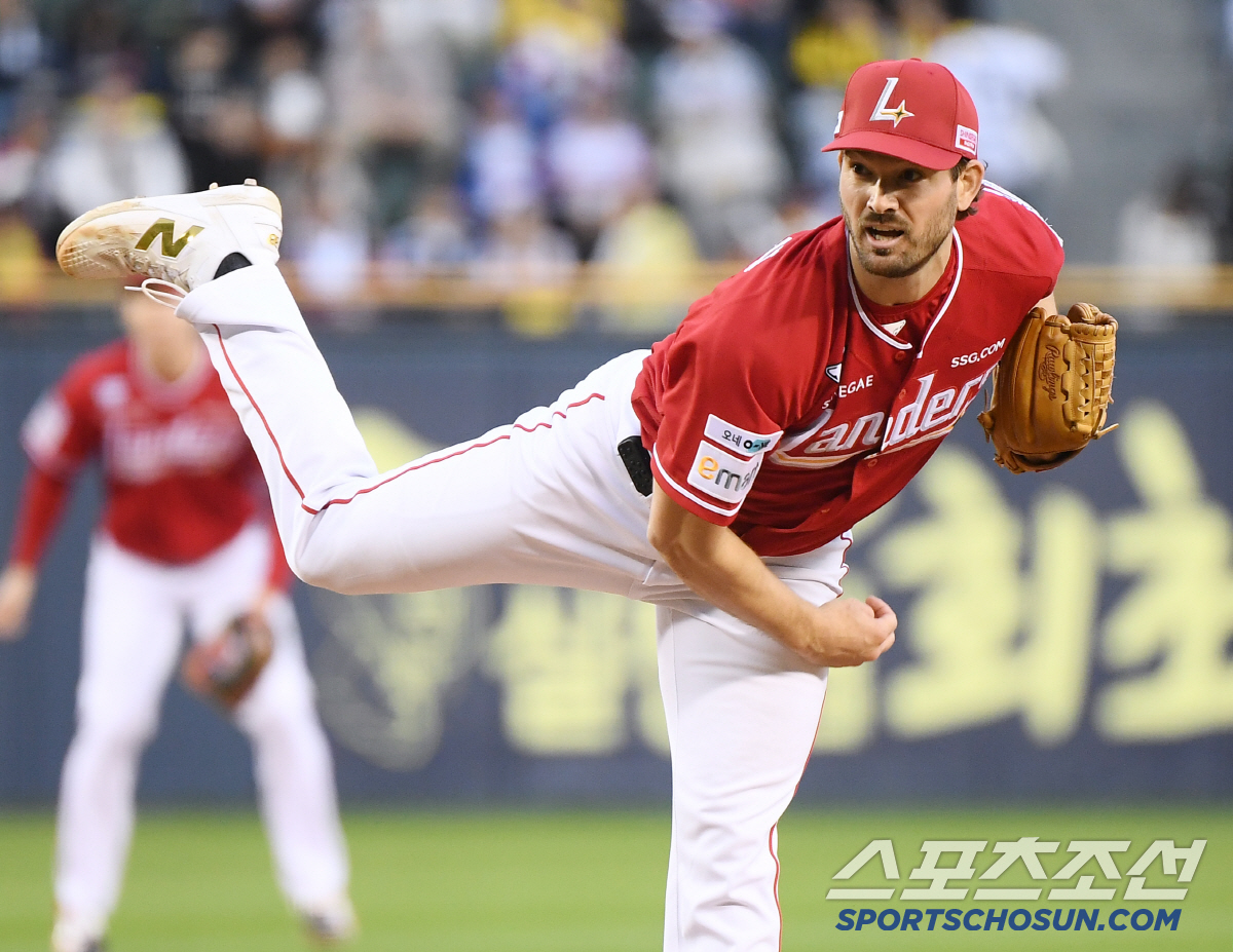 인천 하늘 찢은 한방 → 앤더슨 7이닝 11K 완벽투! SSG 3연패 탈출, 롯데에 1대0 신승 [인천리뷰]