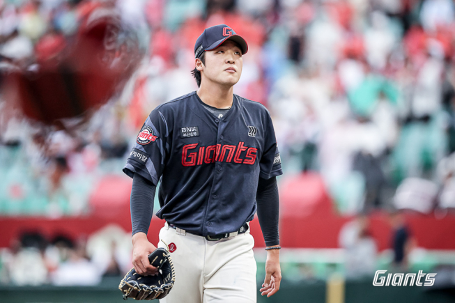 만루 위기에서 153㎞/h 직구 꽂은 이민석, SSG전 5⅓이닝 1실점…ERA 5.64→5.05 [IS 인천]