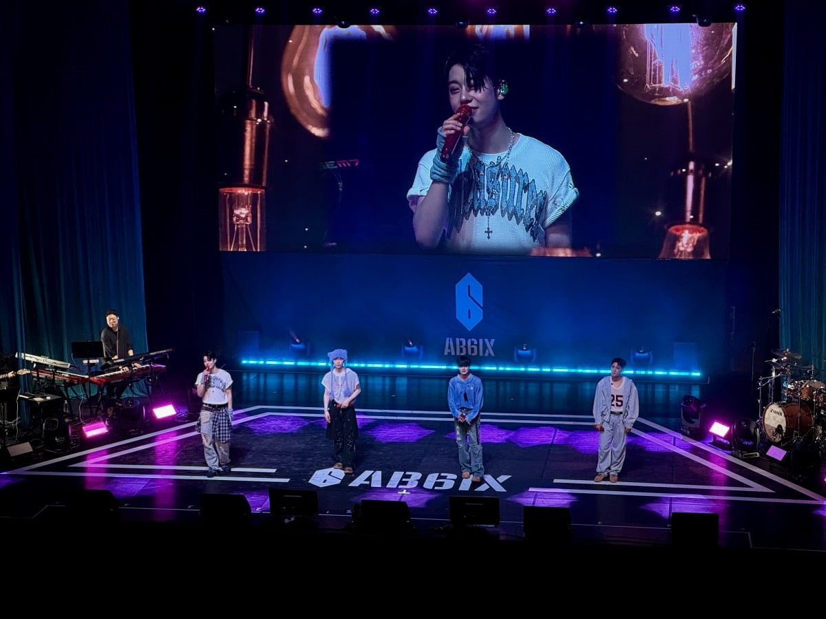 워너원 해체 6년 만에…이대휘·박우진, 깜짝 컴백 예고 "AB6IX 멋진 앨범 준비 중"