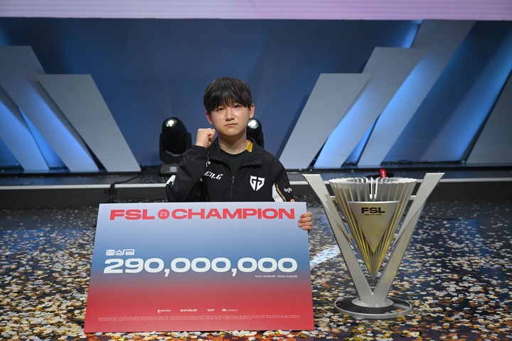 "첫 출전에 우승까지"…Gen.G 'wonder08' 고원재, FC 온라인 'FSL' 왕좌 등극