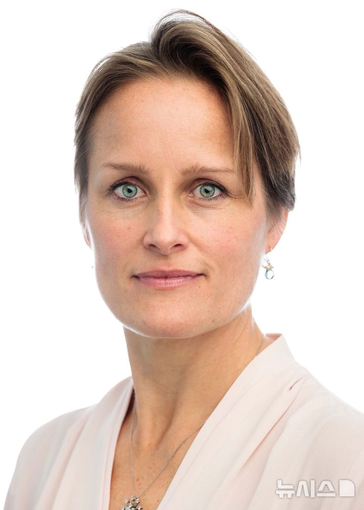 英 MI6. 116년 역사상 첫 여성 국장…영화 '007' 현실화