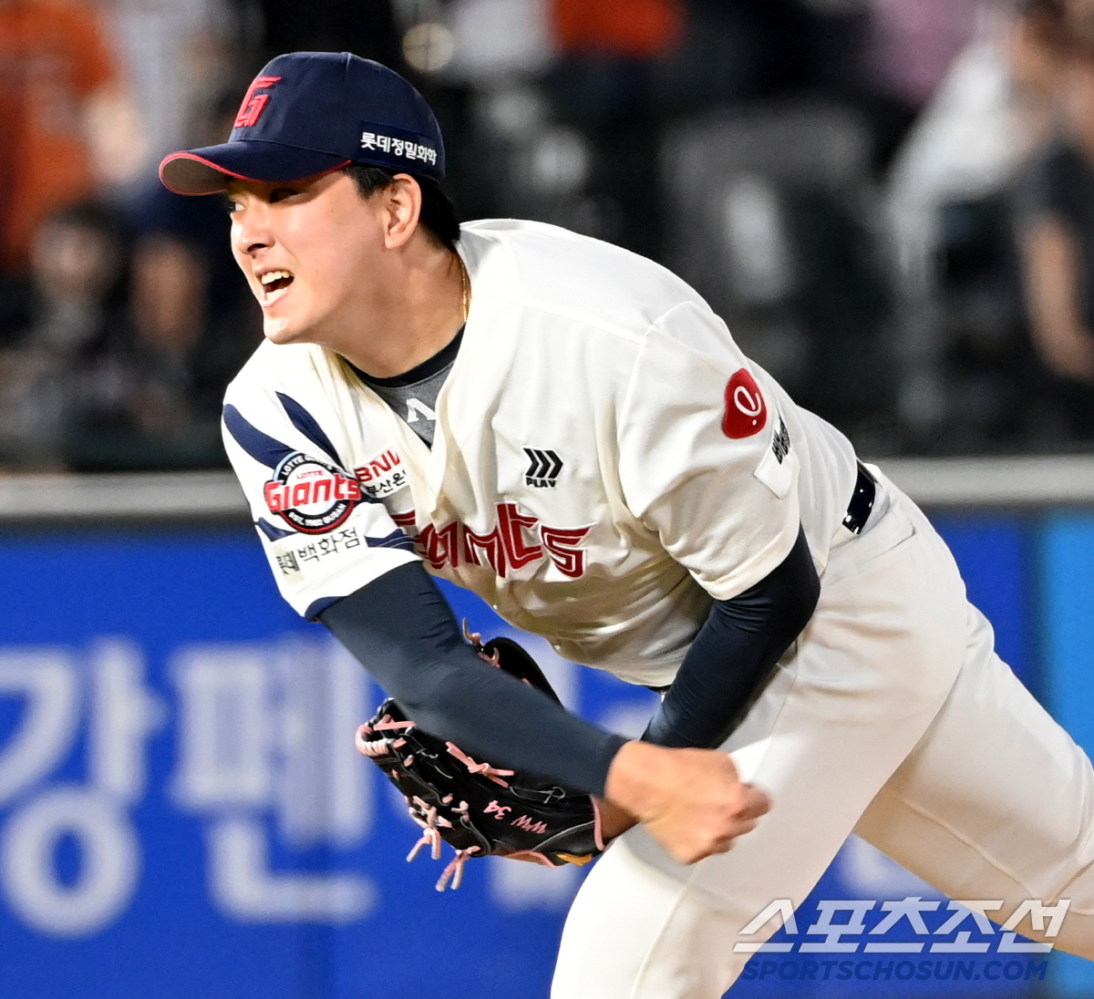 '난세에 영웅이 탄생하는 법' 홍민기 155km-박재엽 결승 스리런, 둘이서 찢었다...롯데, 1위 한화 6연승 저지 [부산 현장]