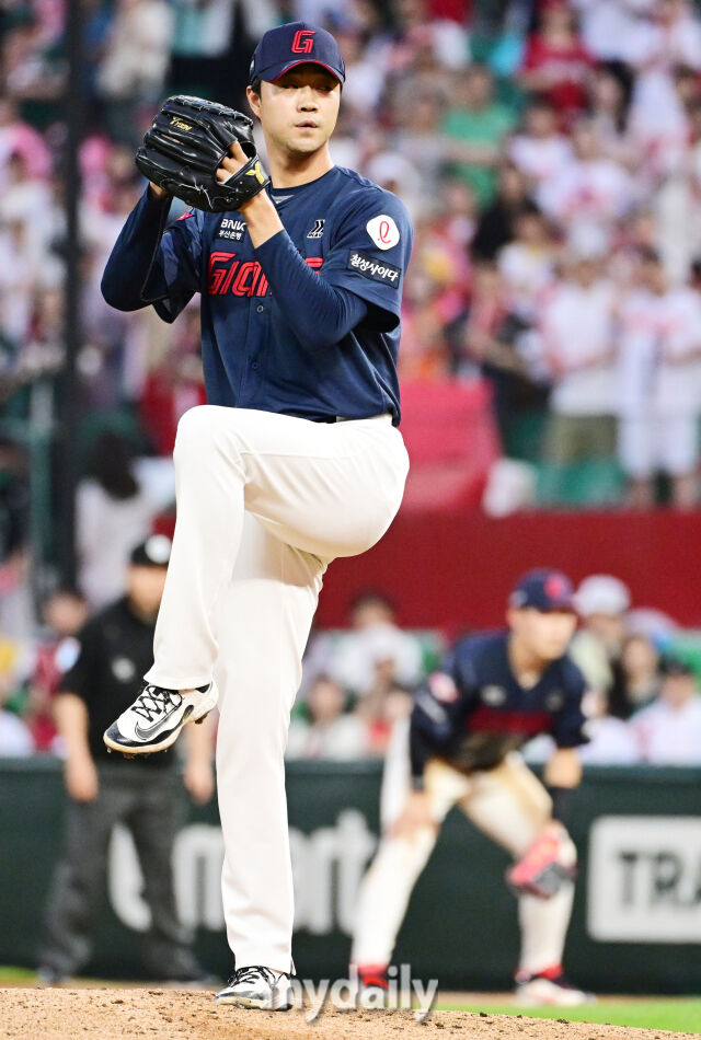 "야구 그만해야 된다는 생각으로" 그만큼 간절했던 기회…'159km' 롯데 파이어볼러 사전에 포기는 없다 [MD부산]
