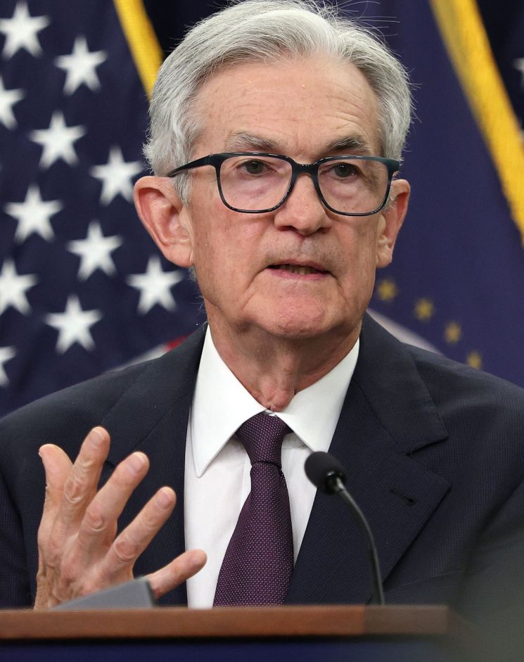 파월 "몇 달 내 관세發 인플레"…금리인하 올해 2회 유지, 내년 1회로 하향