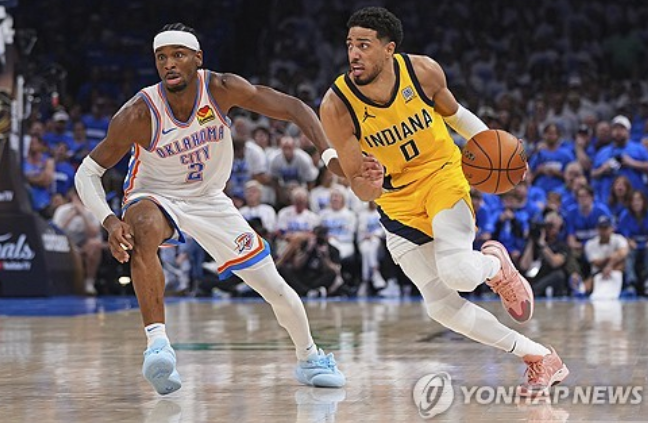 벼랑 끝에서 쓰러진 할리버튼, 6차전 출전 여부는? "할 수 있는 모든 치료법 시도 중이지만…"