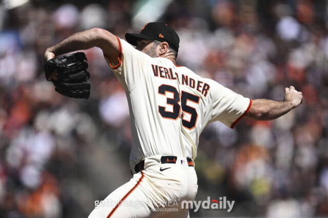 ML 262승 챙겼는데, 올해는 1승도 어렵다니…'이정후 동료' 42세 레전드 투수, 4⅔이닝 4실점 강판 '패패패패 위기'