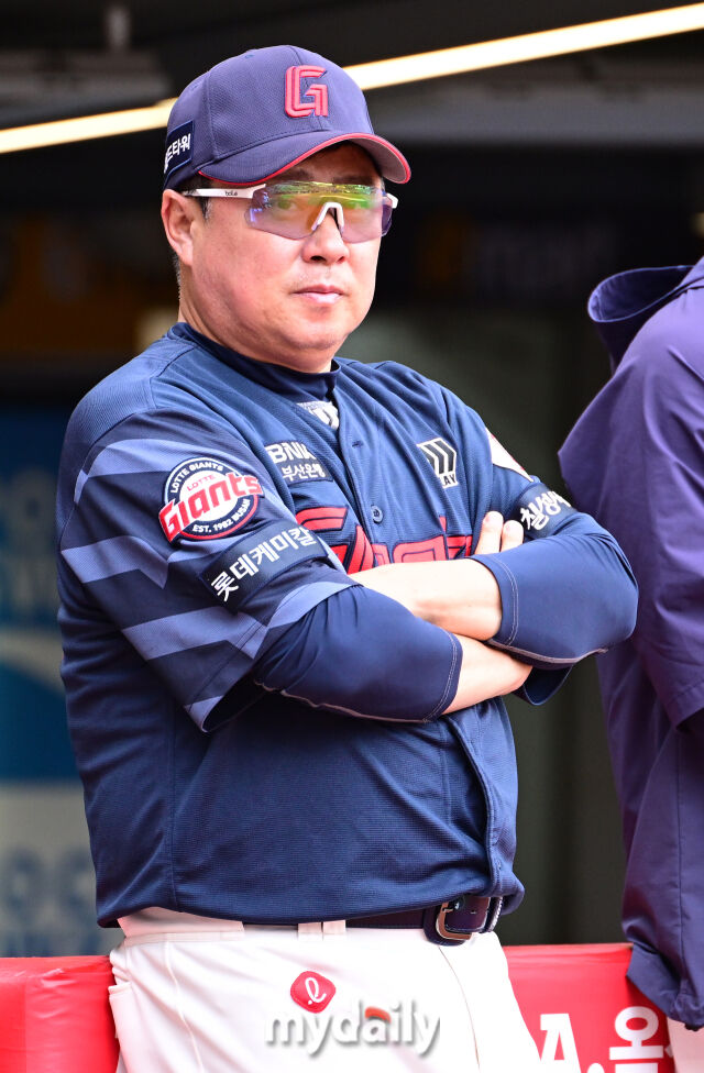 155km 파이어볼러+19세 포수의 만점활약…"첫 단추가 아주 잘 꿰졌다" 웃음꽃 활짝 핀 김태형 감독의 입가 [MD부산]