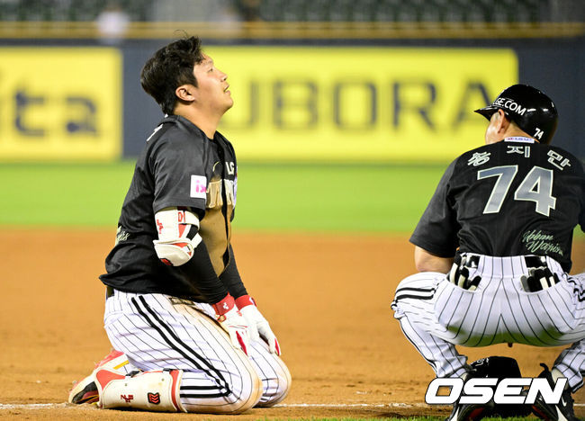 ‘미쳤다’ KBO 44년 최초 대기록...4타점 문보물, 왜 굳은 표정으로 웃지 않았을까