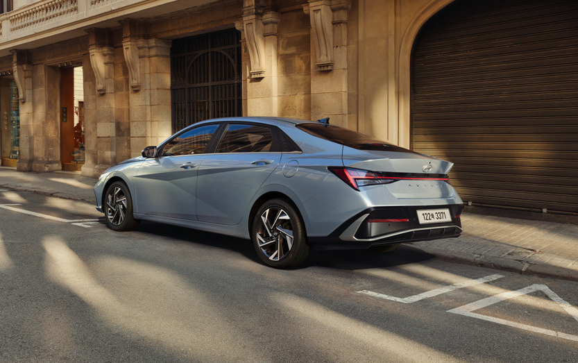 “국민 세단의 재탄생”… 그랜저도 긴장하는 연비 21.1km/L | EV-Hotissue