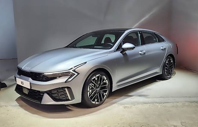 “이렇게 좋아지다니, 드디어 그랜저·쏘나타 잡겠네”…‘베스트 선택’ 갓성비 K8·K5 [카슐랭]