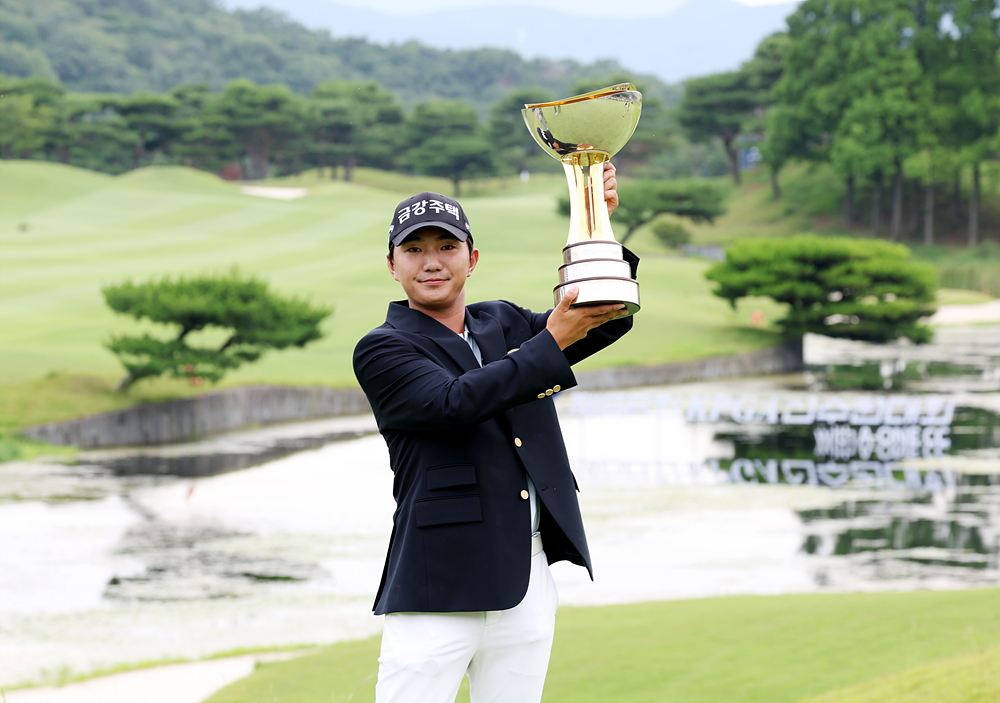 ‘될 놈’옥태훈, 마지막날 9언더 신들린 샷으로 KPGA선수권대회 우승