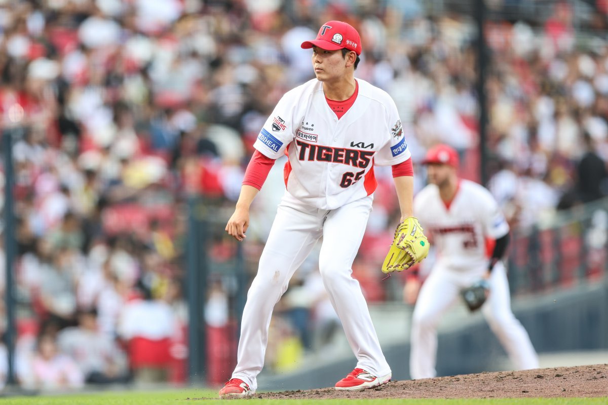 1군 데뷔부터 17.2이닝 무실점, KBO 신기록에 ‘-2이닝’ 이범호 감독 웃게 한 성영탁 [SD 인천 브리핑]