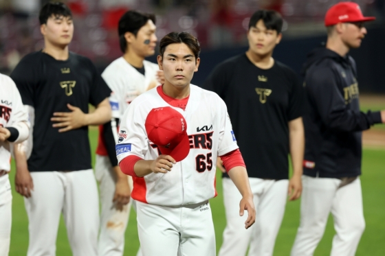 '진짜' 이러다 KBO 새 역사 쓰나→KIA 'ERA 0.00' 또 무실점 쾌투! 사령탑 극찬 "좋은 투수 1명 나왔다"