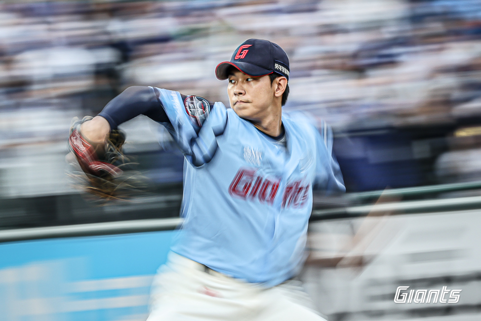 롯데 홍민기 154km/h 'KKKKKK' 3이닝 쾌투 보셨나요? 박수+감탄만…"무조건 막아야 했다" [부산 현장]