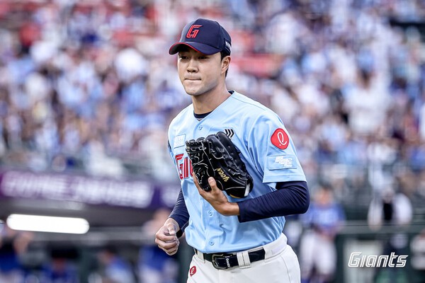 "저런 볼은 치고 싶지 않다" 캡틴도 극찬! 154km 홍민기-158km 윤성빈 '左右 파이어볼러' 듀오, 상승세 롯데에 날개 달았다