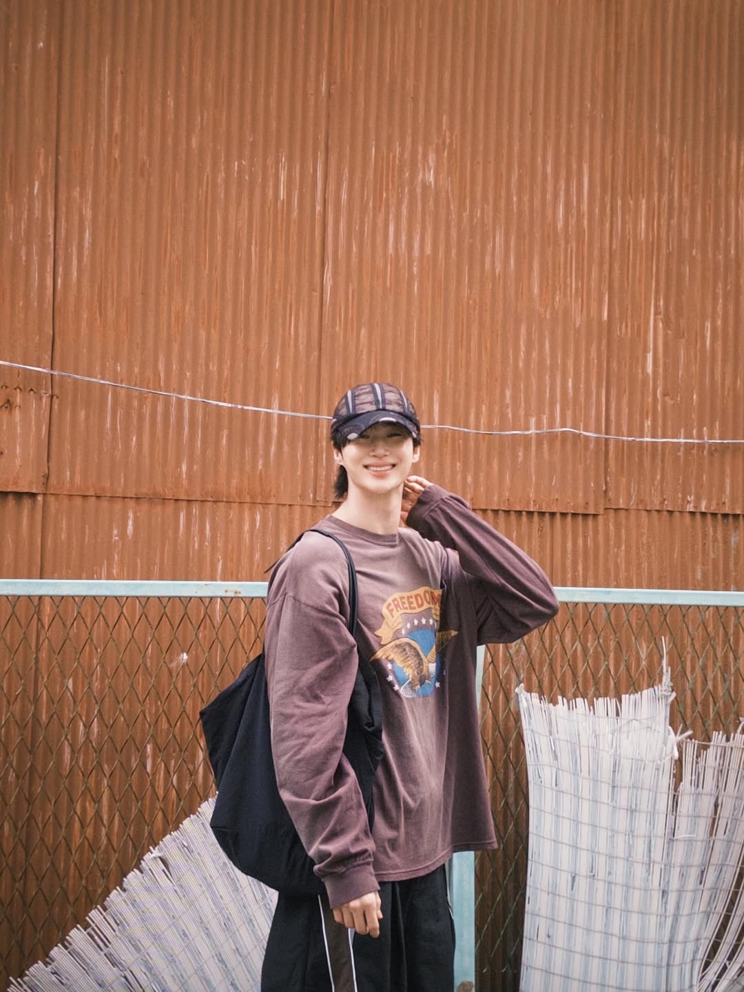 ‘187cm’ 변우석, 막 찍어도 화보 그 자체…일본 여행 중 훈훈 비주얼[SNS는 지금]