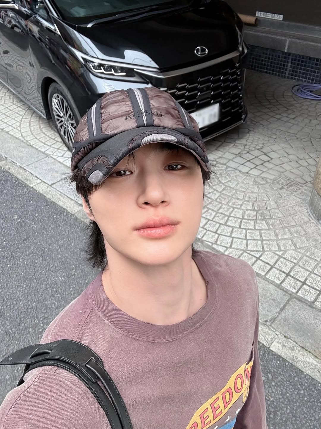 ‘187cm’ 변우석, 막 찍어도 화보 그 자체…일본 여행 중 훈훈 비주얼[SNS는 지금]