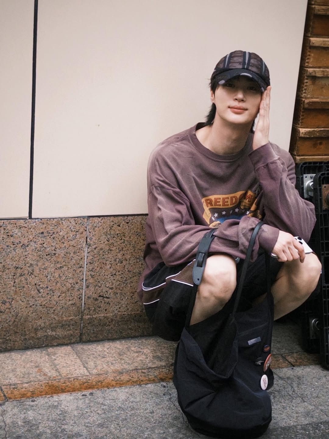 ‘187cm’ 변우석, 막 찍어도 화보 그 자체…일본 여행 중 훈훈 비주얼[SNS는 지금]