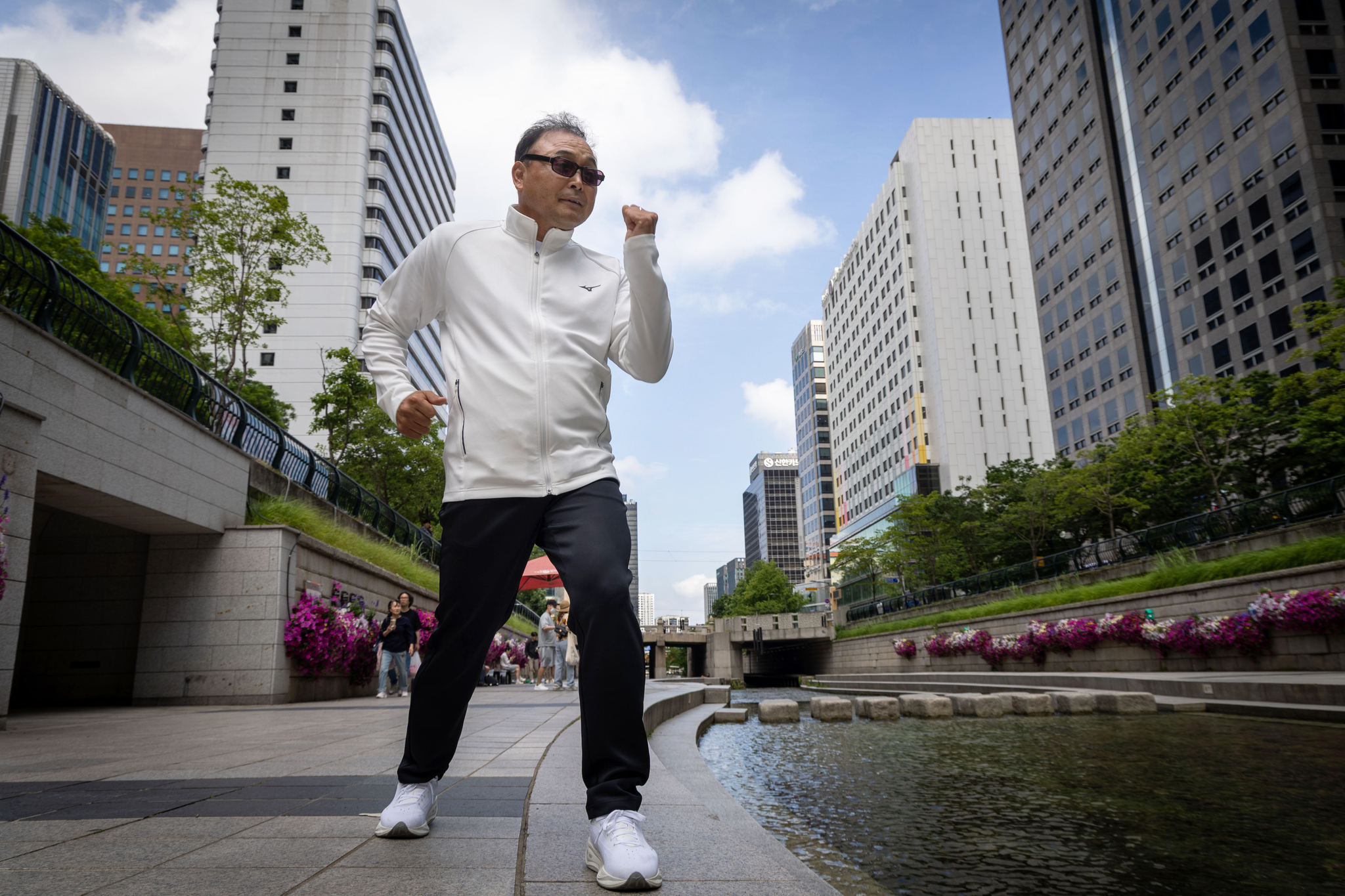 Re-running man: Marathoner Lee Bong-ju set for return after overcoming ...