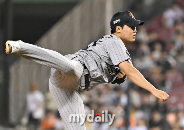 땅볼-볼넷-안타-볼넷-뜬공-뜬공…'ERA 9점대→2군行' 한화 특급 루키, 14일 만에 등판 어땠나 '최고 147km'