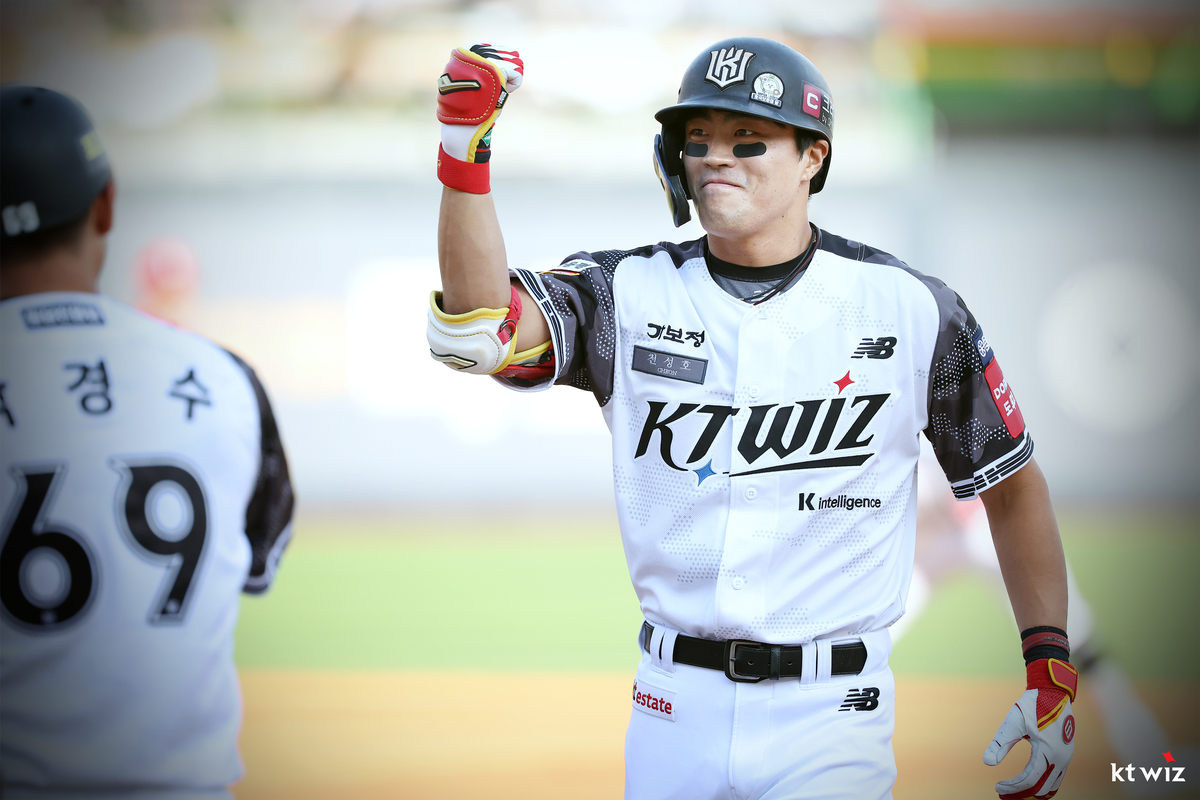 LG, KT 1대2 트레이드 단행… 좌완 불펜 임준형이 KT로, 내야수 천성호, 포수 김준태가 LG 유니폼 입는다