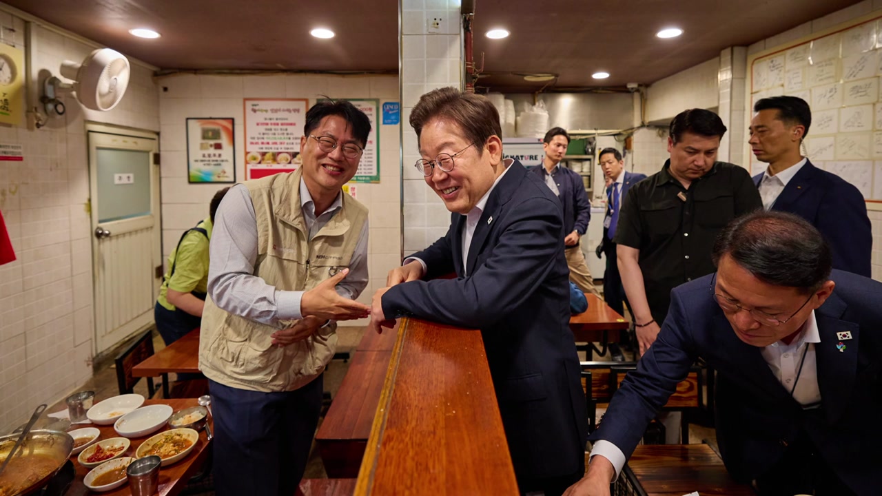 이 대통령, 시정연설 뒤 '골목 상권' 찾아 식사