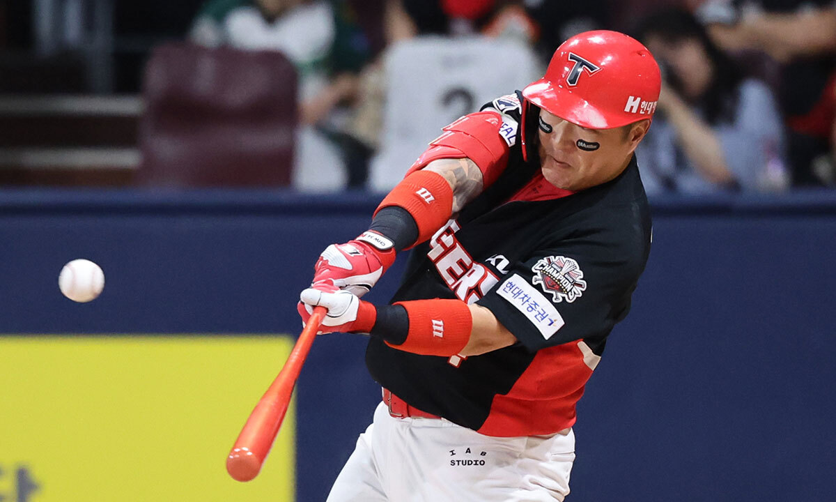 41세 ‘KBO 최초 1700타점’… 최형우 시간은 거꾸로 간다