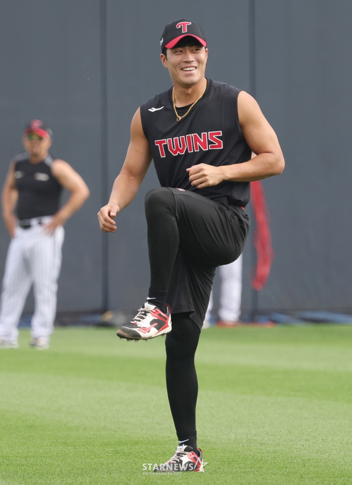 [포토] 천성호 'LG 유니폼 입은 수원성 사나이'