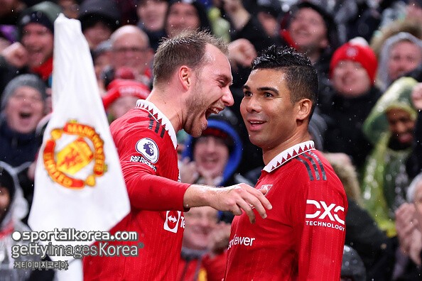 맨유 ,'명가 재건' 신호탄 발사! 낭랑 19세 'UCL위너 MF' 영입 착수→에릭센-카세미루 대체자 낙점 "이적료만 무려 1,570억"