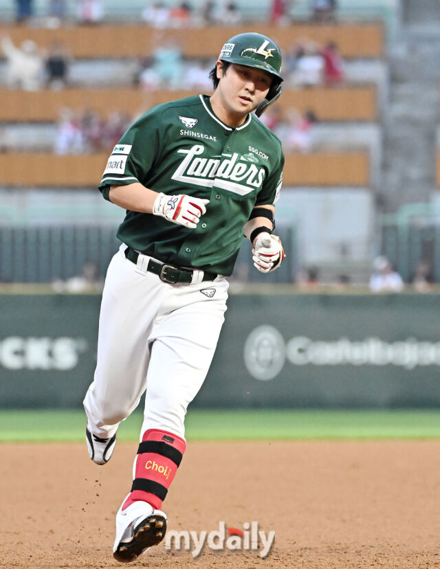 '미쳤다' 20년 연속 10+홈런이라니…'KBO 505홈런' 역시 최정은 최정인가, 사령탑 "꾸준함이 만든 위대한 기록"