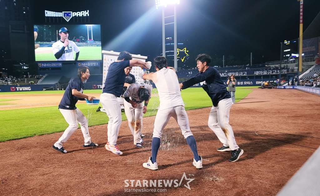 '롯데→NC' FA 보상선수, 4회 갑자기 교체→8회 영웅 등극... 왜 2군 코치들부터 찾았나