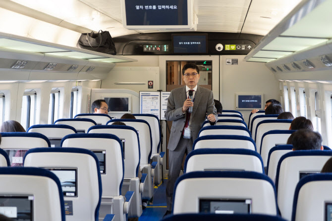 현대로템, 2세대 KTX-이음 공개…"국산화 30년 집념의 결실"