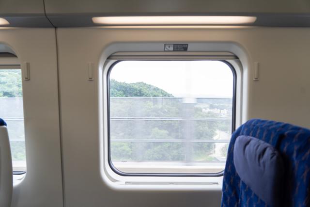 [현장]①시속 255km에도 편안 ②3종 충전구…2세대 KTX-이음 타보니