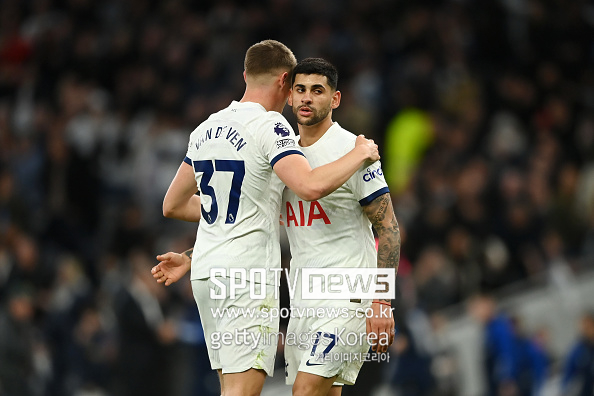 '로메로-반더벤 있어 못 살겠다' 토트넘 특급 유망주, 결국 이적 타진..."셰필드가 이적료 지불 의사 있어"