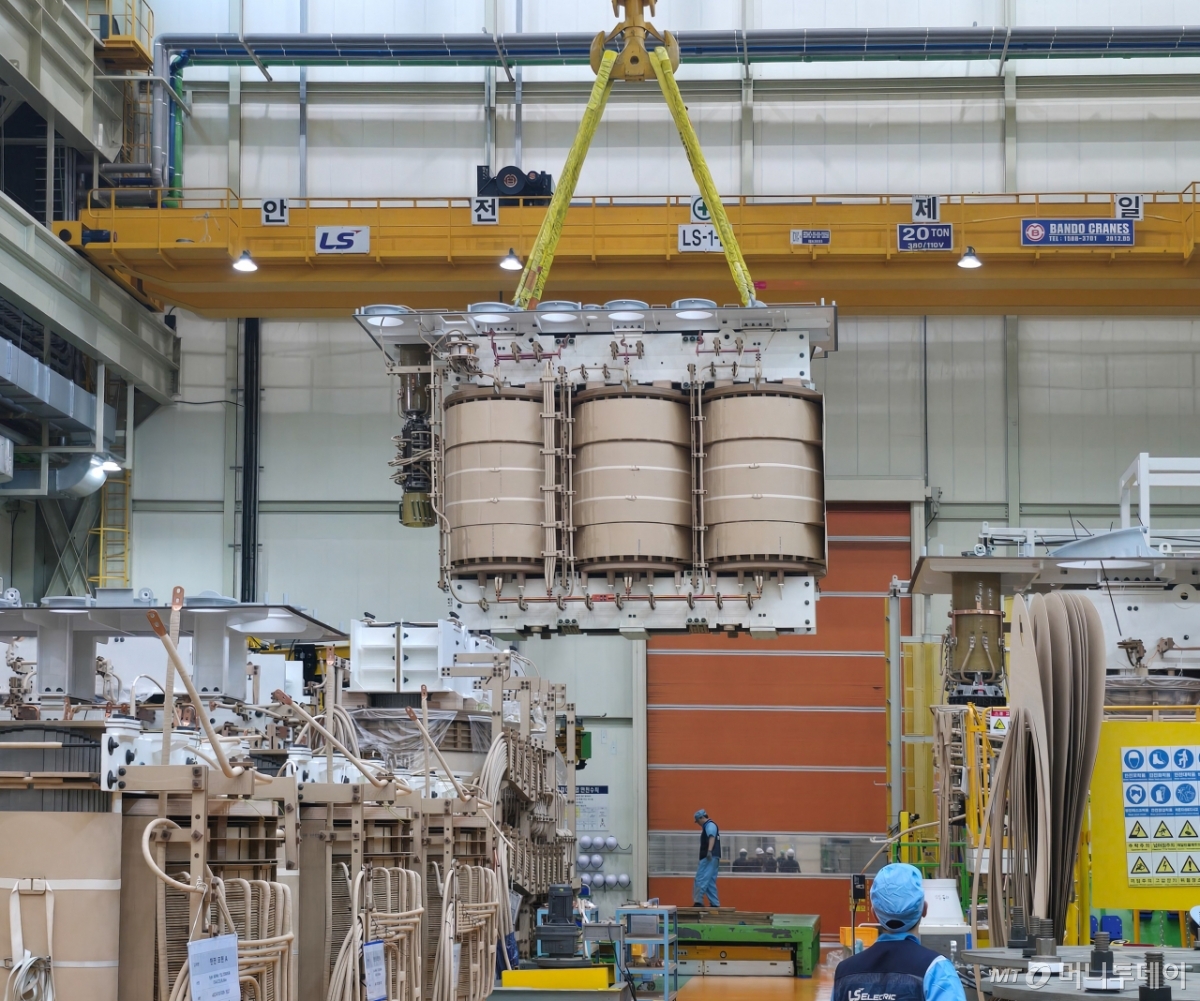 [르포] LS일렉트릭 '동해안 다음 서해안'…HVDC 변압기 생산 박차