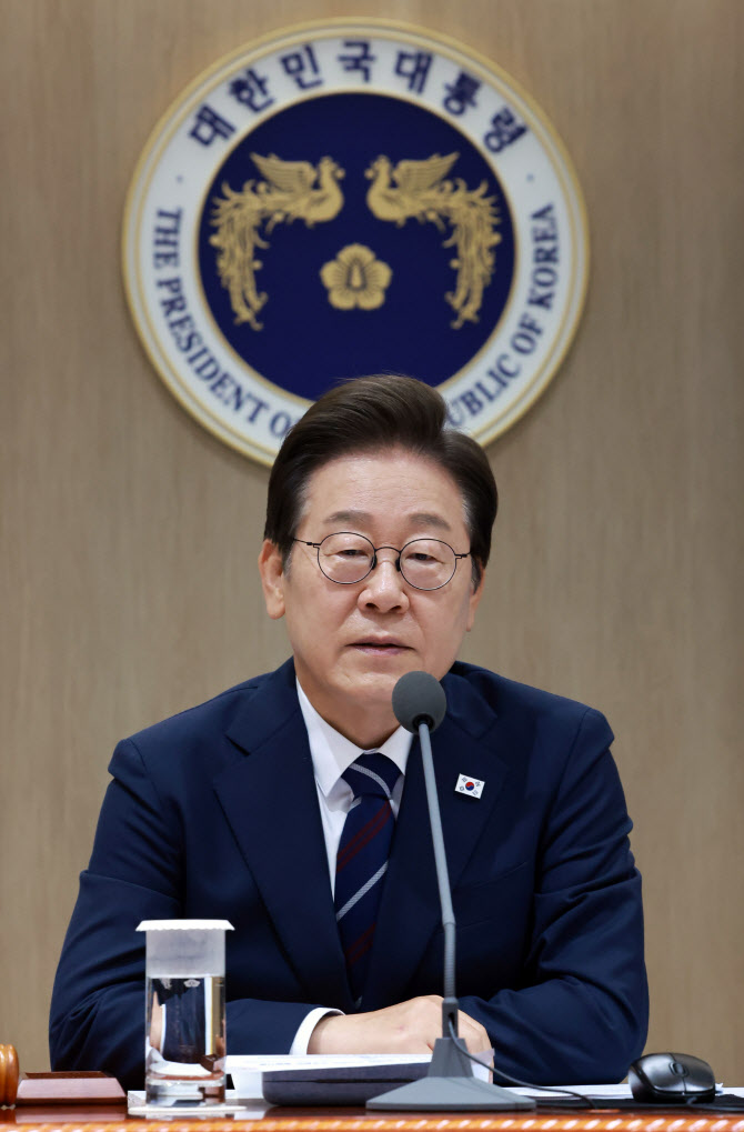 李대통령 '취임 한 달' 국정지지도 59.3%…'인사 적절' 50.8%