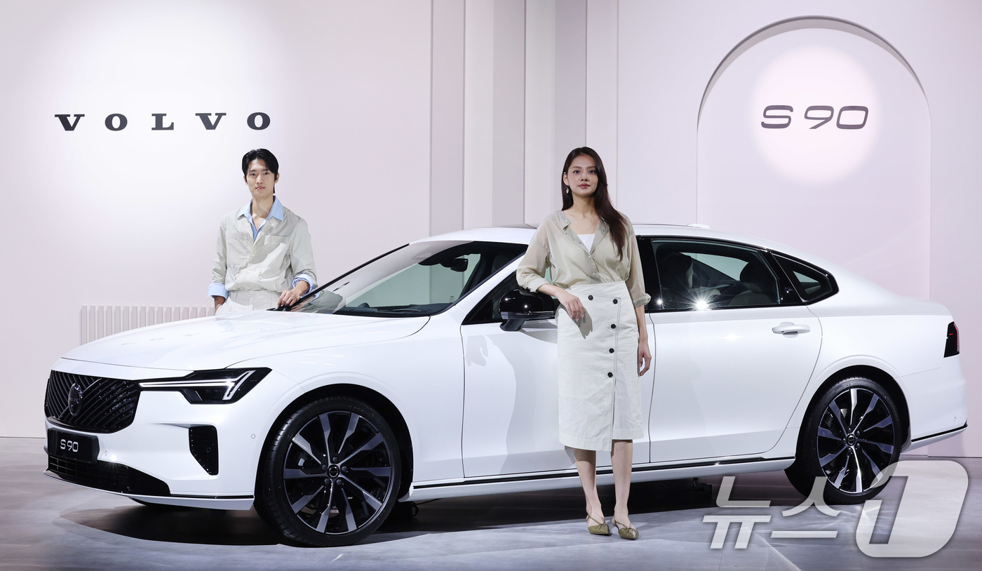 "1억 미만 유일 수입 프리미엄 SUV"…볼보XC90·S90 출시(종합)