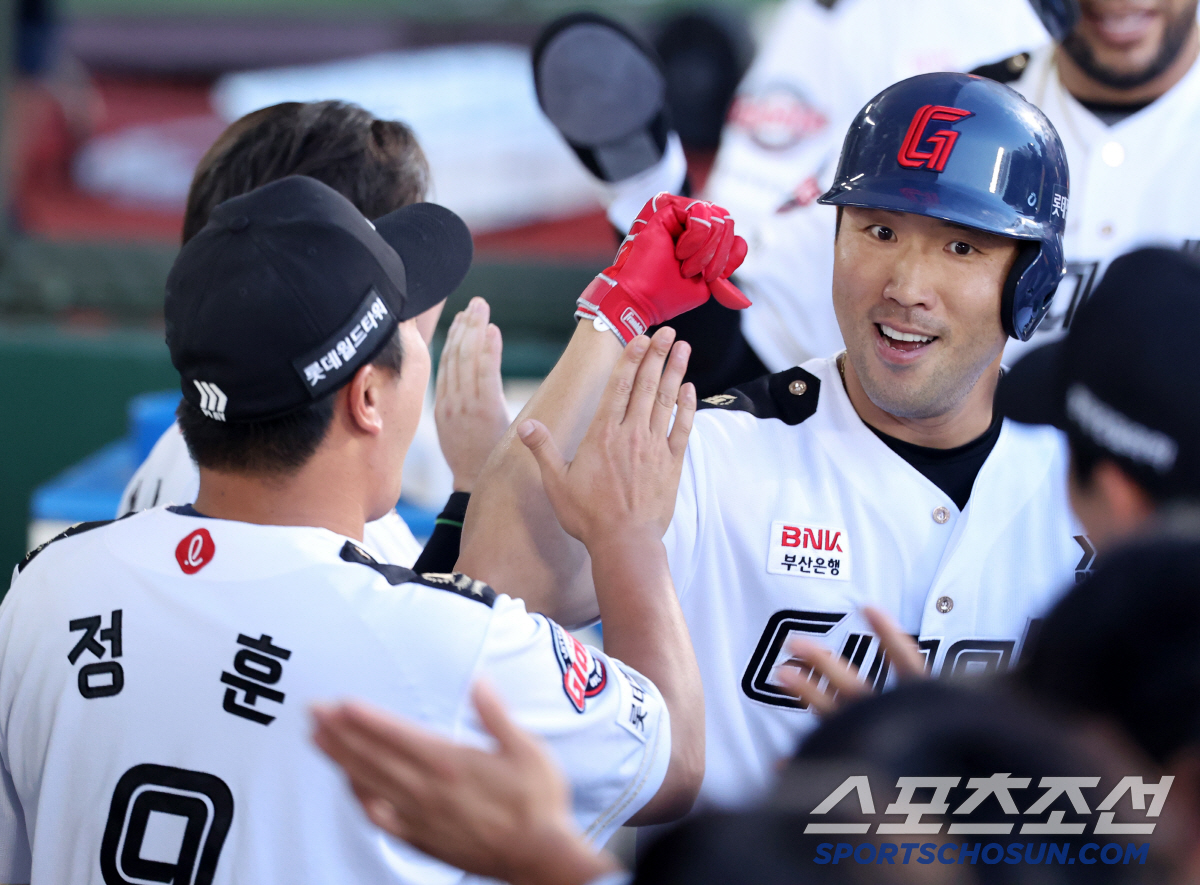 새 'LG 킬러' 탄생이요. 158km 감보아 6.2이닝 무실점 6연승+전준우 투런포+김민성 쐐기타 롯데 다시 1게임차[부산 리뷰]