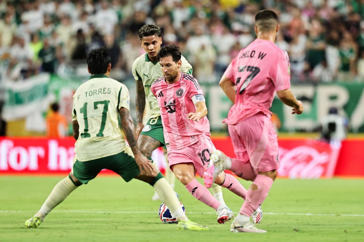 ‘아르헨 영웅’ 리오넬 메시가 EPL에서 뛴다고? 북중미 WC 위해 유럽 단기복귀 고려