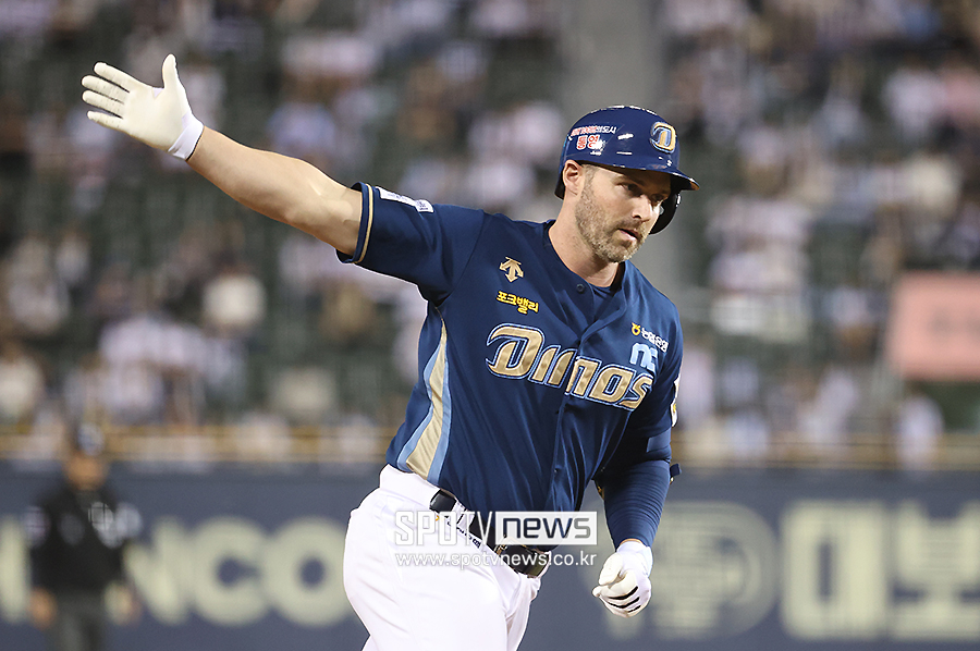 '승승승승승' 롯데 157km 에이스, 6월 MVP 후보 올랐다…4할타자+7홈런 타자와 경쟁