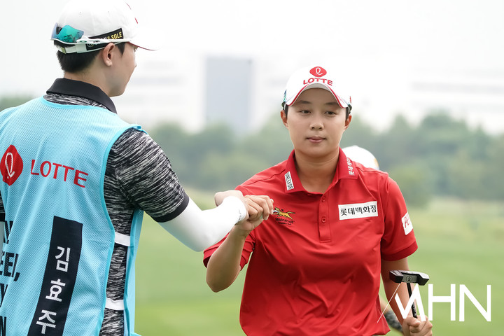 2025 롯데 오픈 | [mhn포토] 김효주, 버디 잡고 주먹 파이팅