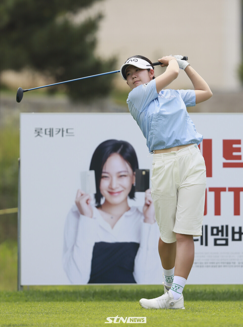 [STN포토]안전하게 티샷 보내는 윤다현
